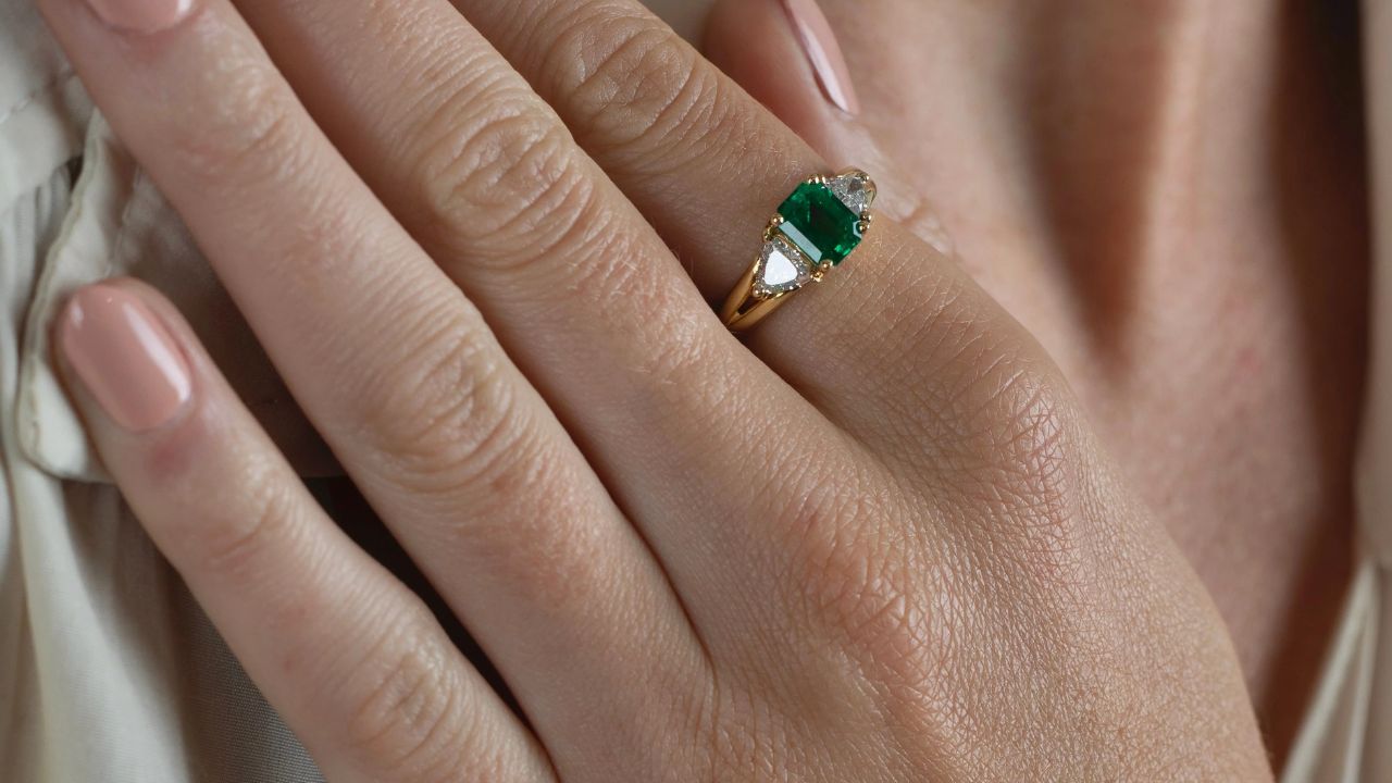 Aquamarine Vs Emerald: Choosing the Perfect Gemstone for You - Pmkk Gems